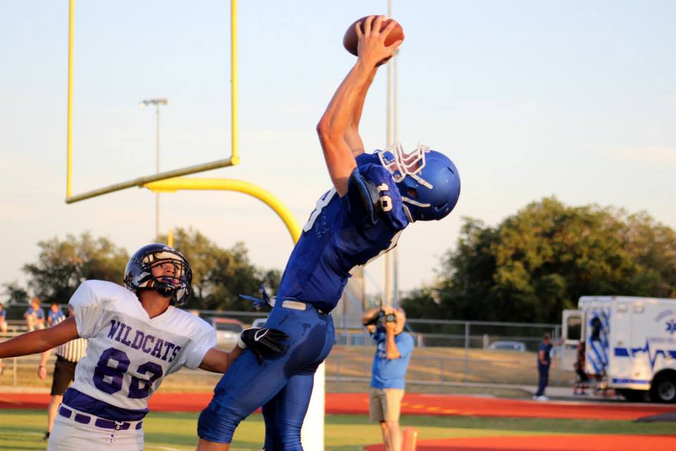 Bandera HS adjusting to new formations in scrimmage | kens5.com