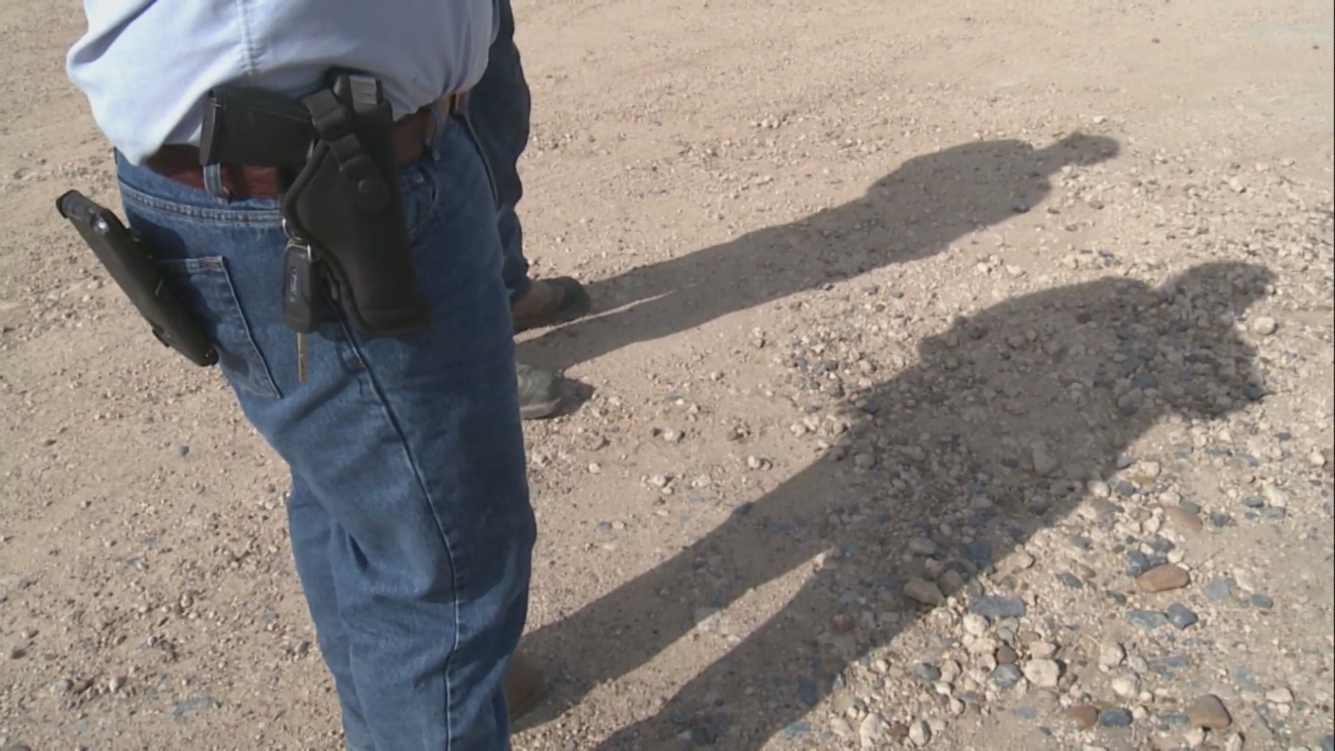 Border irrigation workers on the armed for protection from cartel ...