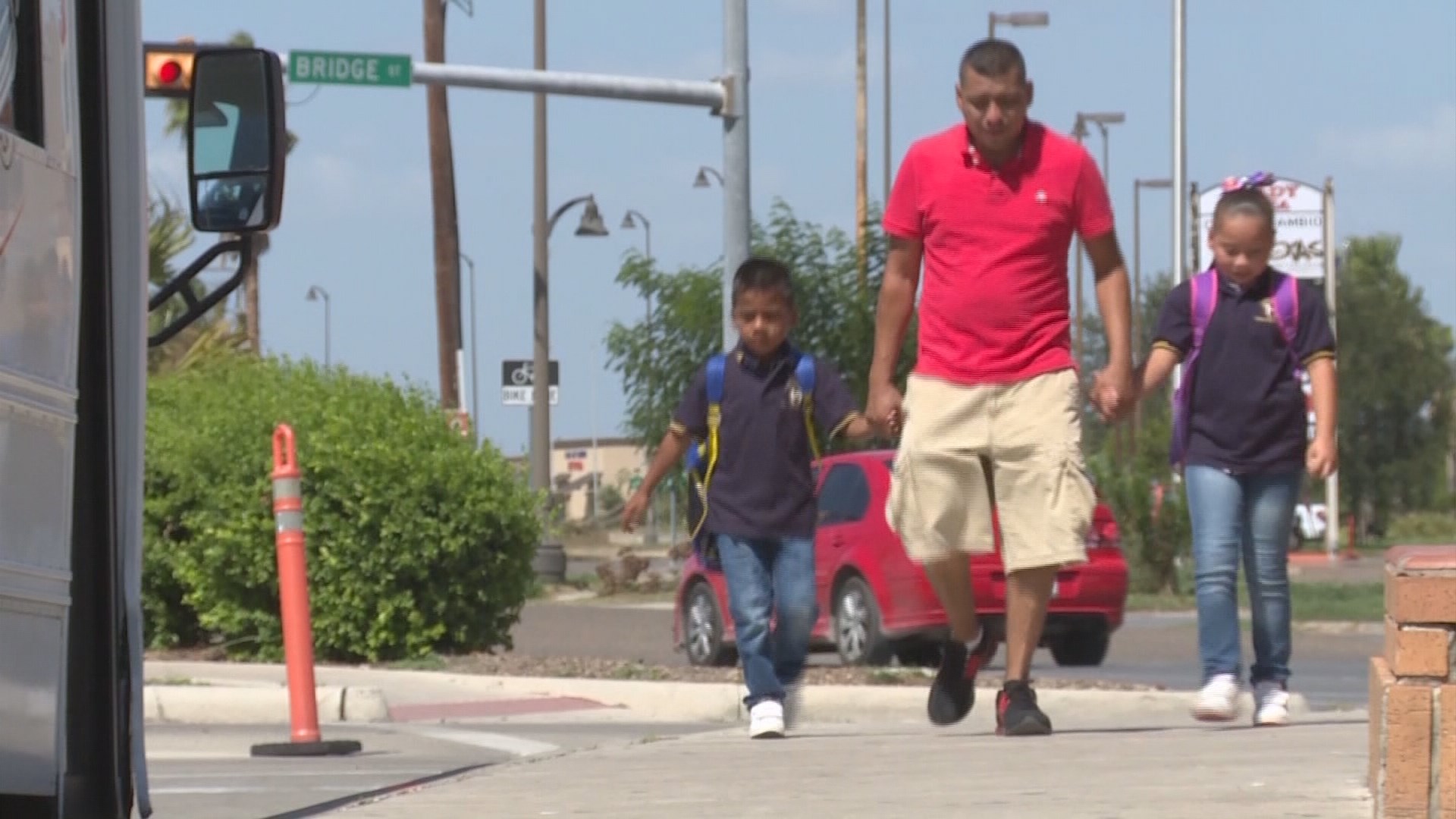 Mexican father walks his kids across the border to school every day ...