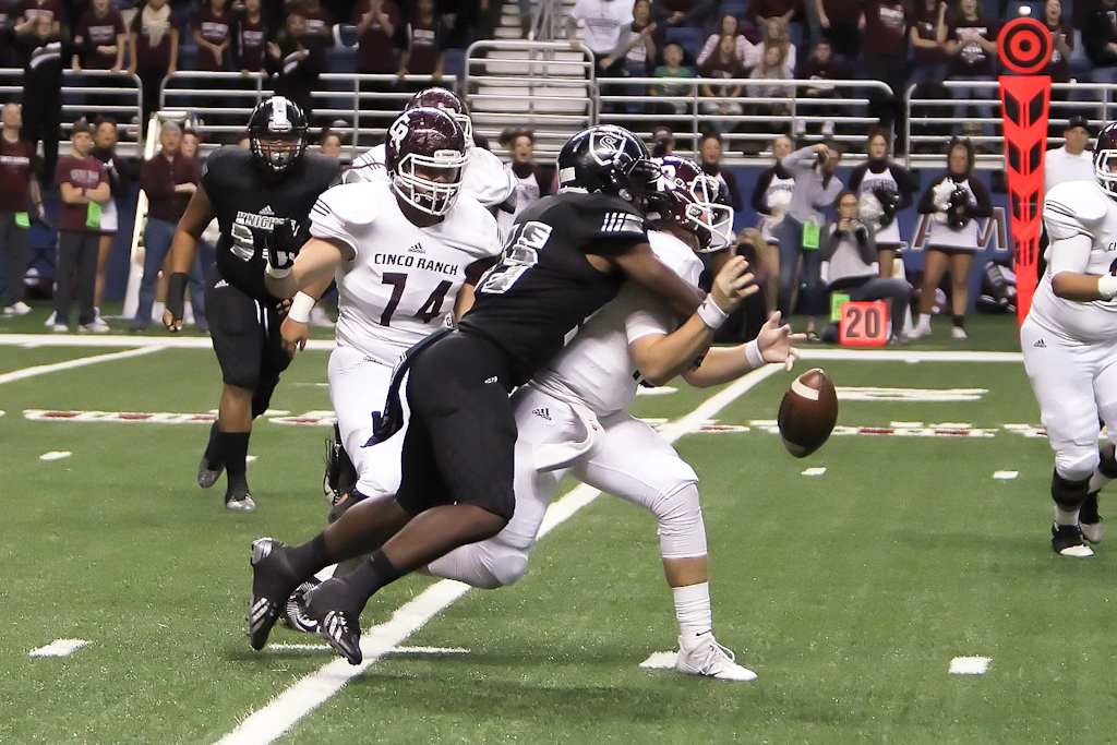 Steele routs Cinco Ranch 35-14 to earn berth in state final | kens5.com