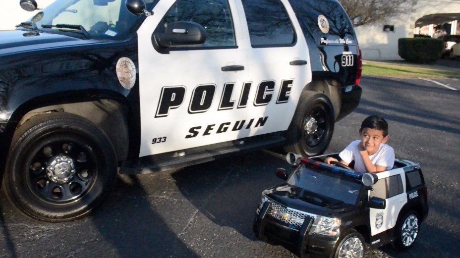 Seguin boy befriends officer, drives matching police cruiser | kens5.com